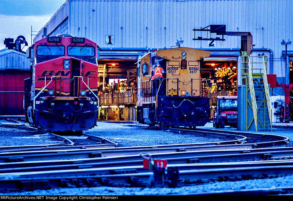 BNSF 6298 and BNSF 8617